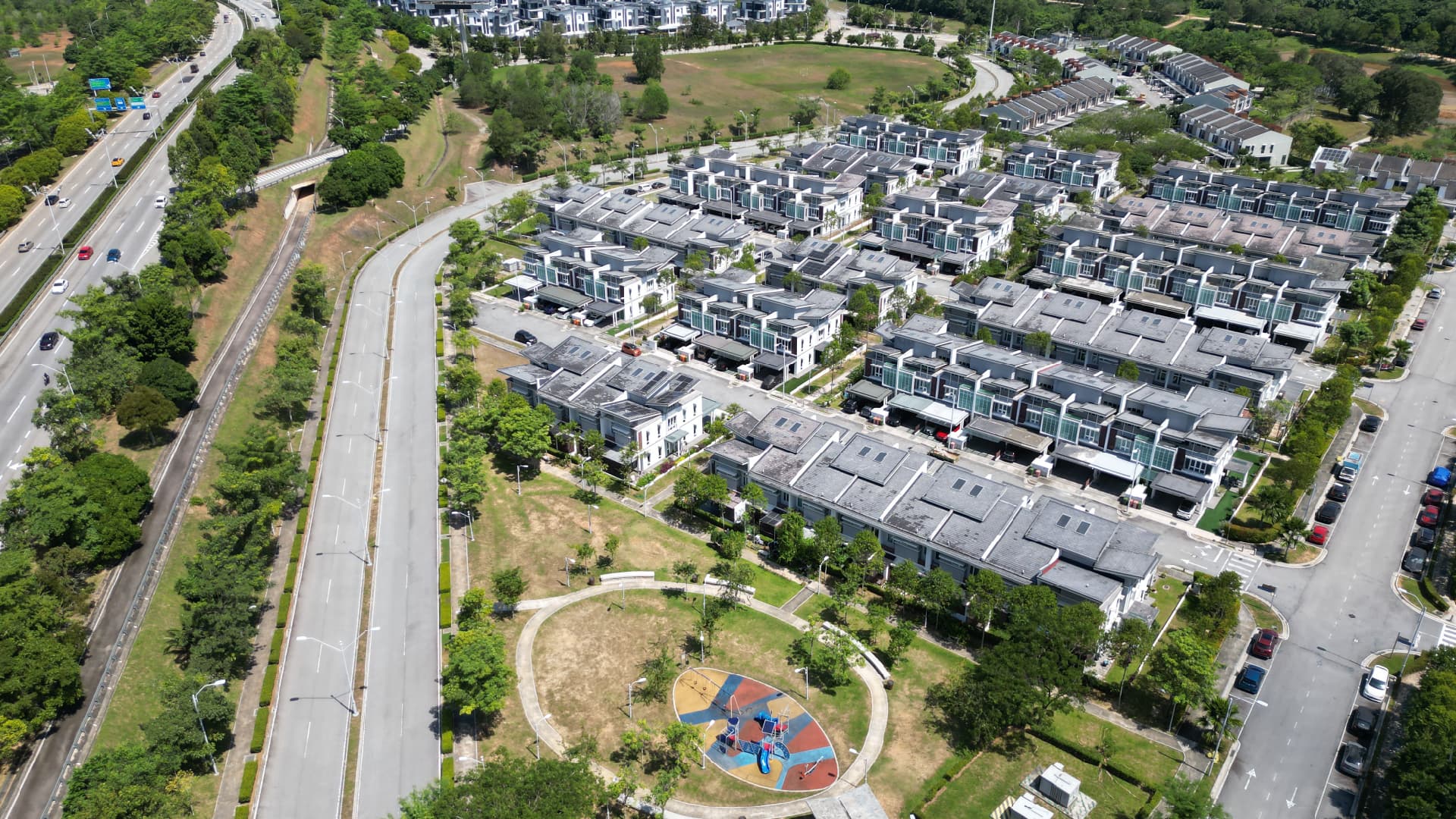 Precinct 12 Terrace Houses – TSR Capital Berhad